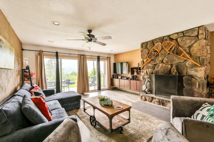 See Fall Colors Front Row In A Mountain Townhome - Hunter Mountain, NY