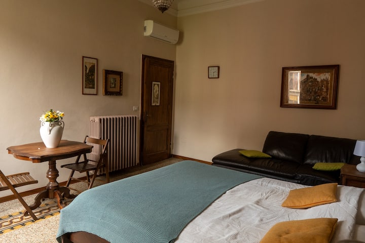Central Florence Queens Room - Florenz