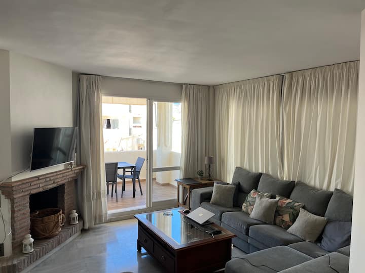 Nice Flat On The Beach Front, Puerto Marina. Wifi. - Benalmádena