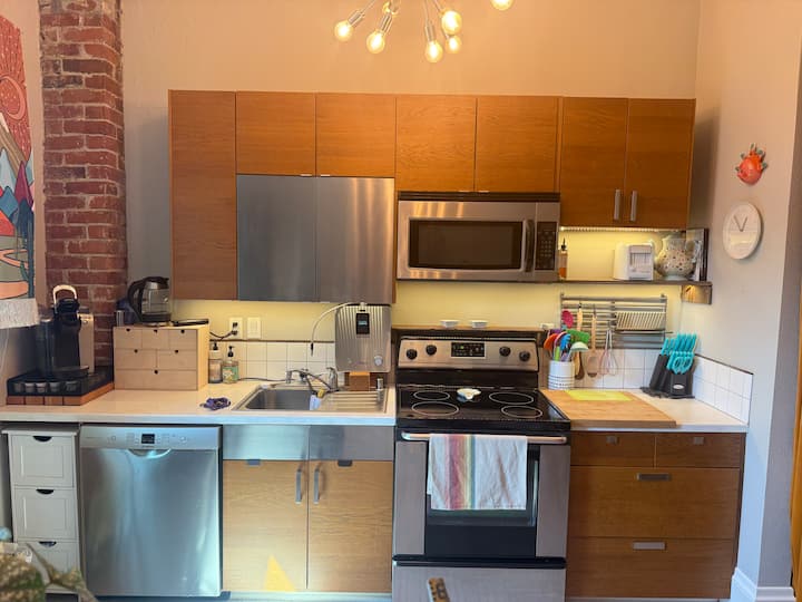 Historic Mercer "The Artist Studio". Queen Bed - Grandview, WA