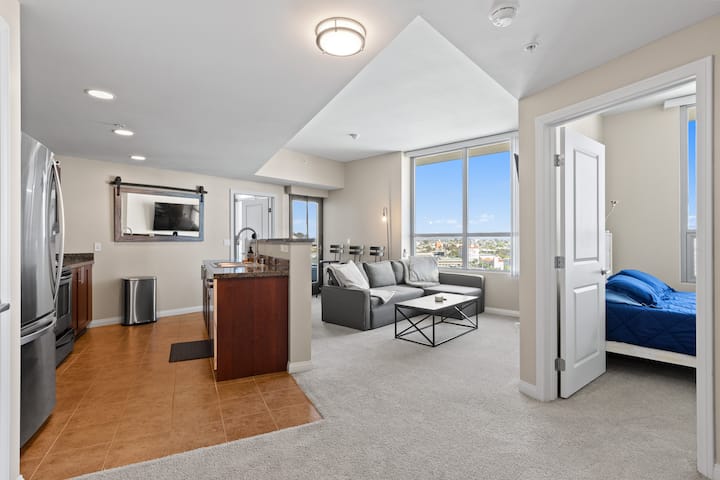 Two Bedrm, Amazing Bay View, Free Parking - San Diego, CA