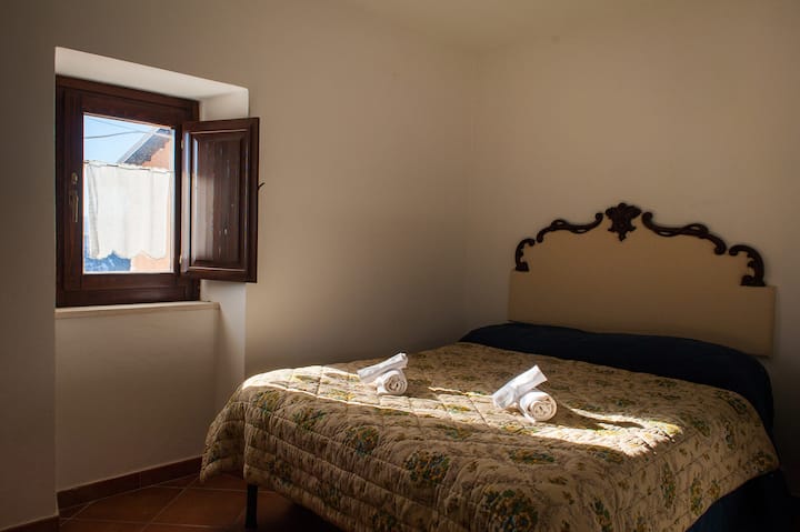 Ladyhawke House 2 - Ofena