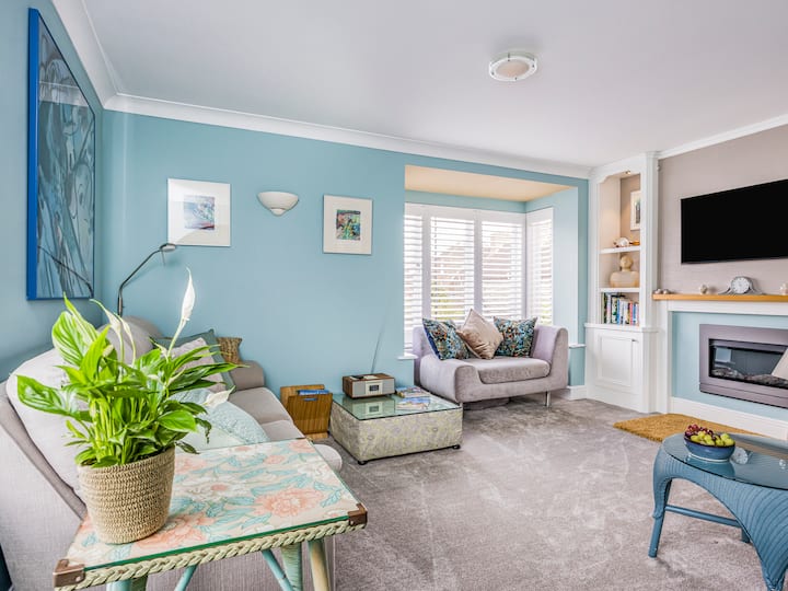 Charming Central Home With Parking | Pass The Keys - Chichester