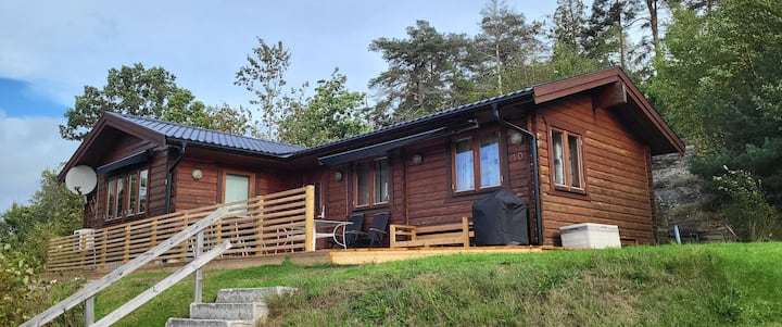A Charming Log House Near The Sea - Uddevalla
