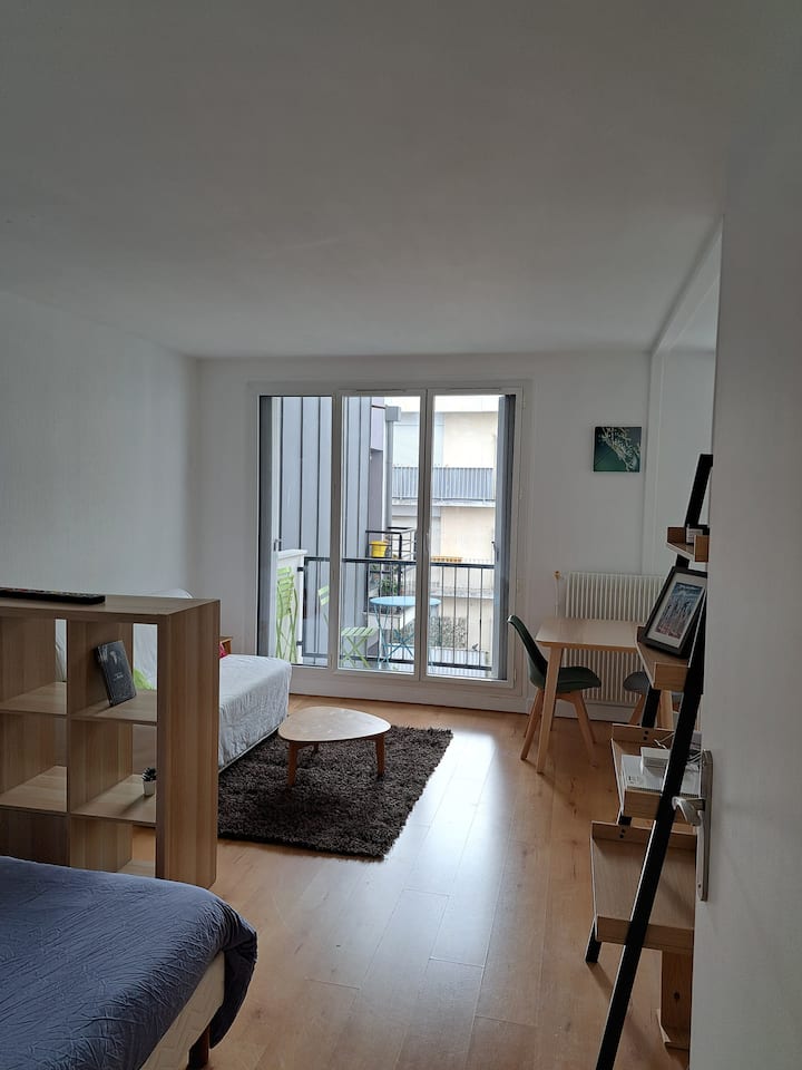 Studio 28m² Avec Balcon - Paris 15 - Vanves