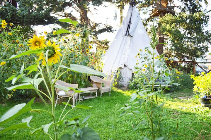 Shared Hostel In Teepee @Made With Love Urban Farm - Kamloops