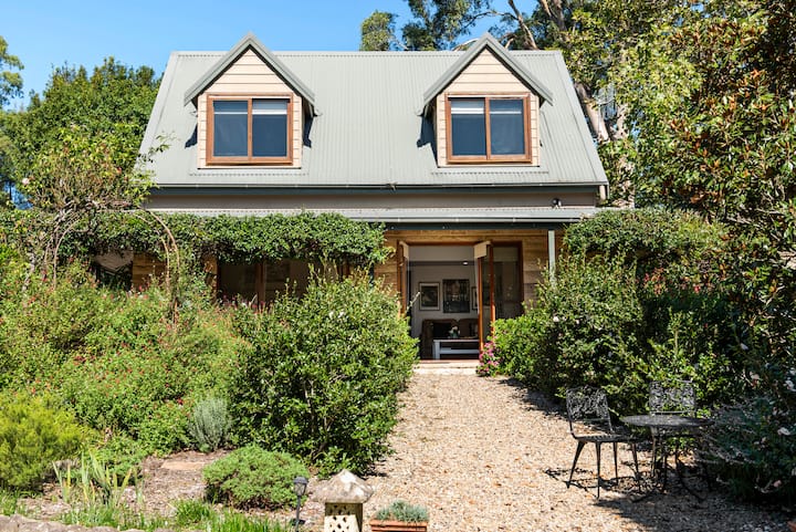 Berry Cottage Escape. Beach, Wineries & Village - Berry