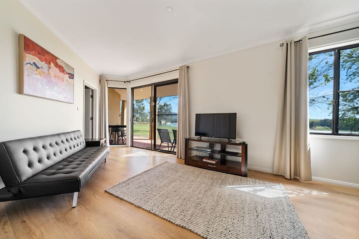 Perfectly Located Complete Villa - Hunter Valley Gardens, Pokolbin