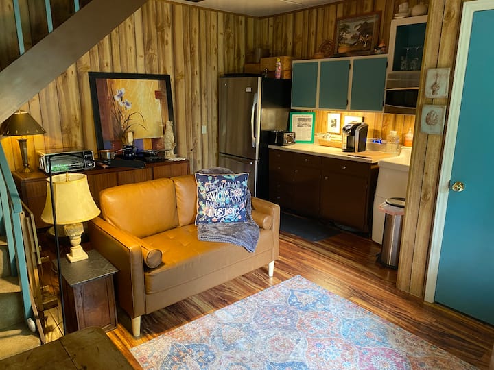 Cozy Cottage On A Hilltop - Hillsborough, NC