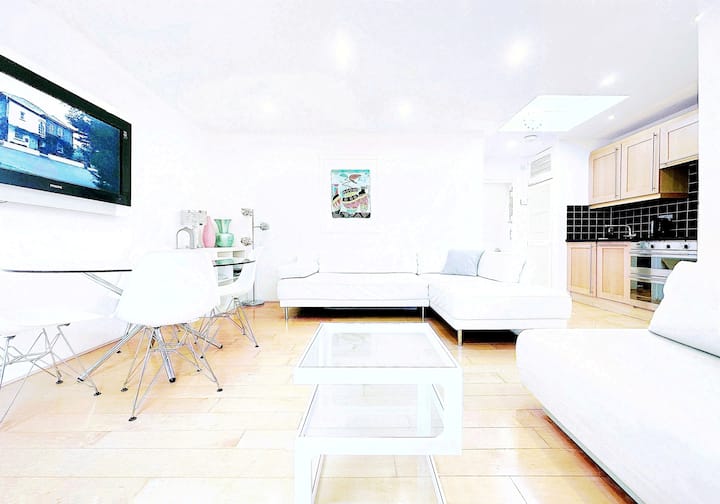 +Luxe Penthouse, A/c, 2 Large Beds, Quiet, Central - London, UK