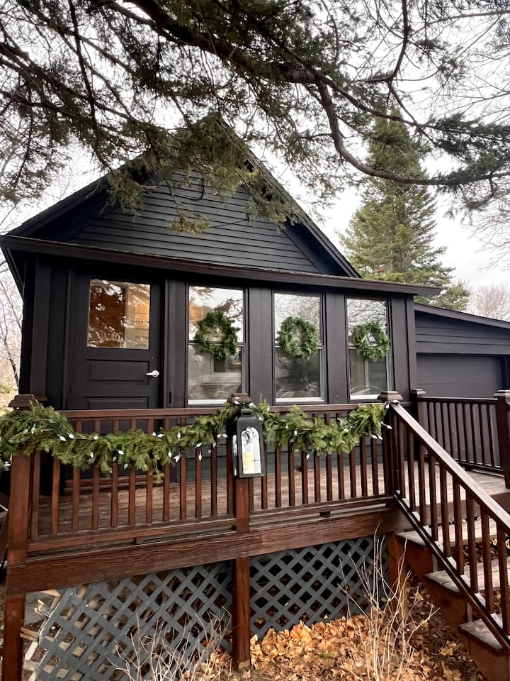 On Lake Superior-starboard Cottage-historic 2 Bdrm - Lake Superior