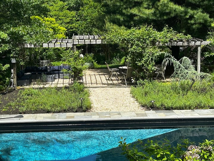 Sag Harbor -Aug Discounted Rates - Sag Harbor, NY