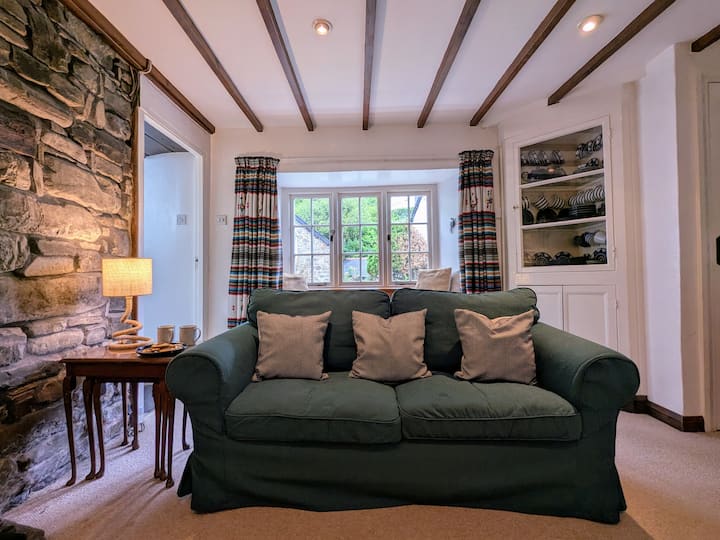 Driftwood - Picturesque Cottage On The Devon Coast - The Milky Way Adventure Park