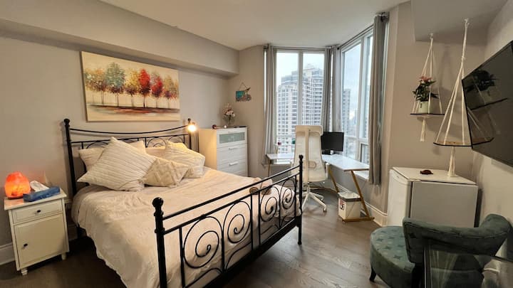 Upscale Private Room | Top Amenities | Scenic View - Toronto