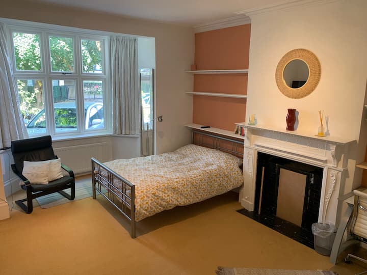 Spacious And Ensuite In Classy Chiswick - Brentford
