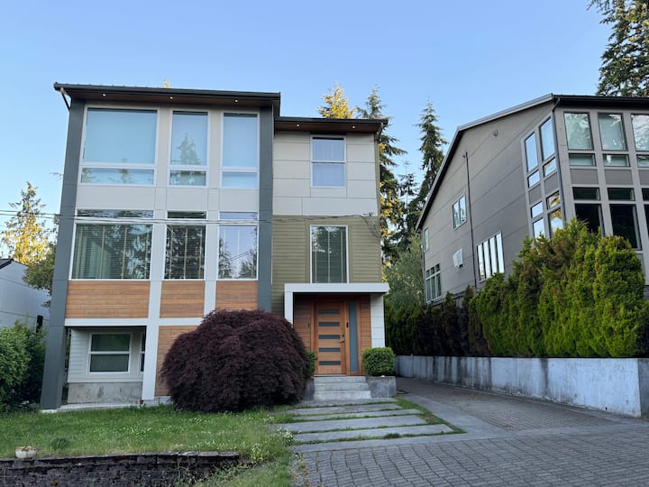 Modern 5 Bedroom Luxury - Shoreline, WA