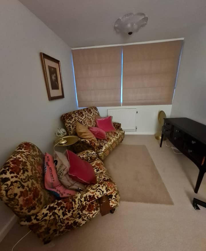 Double Bedroom, Own Bathroom & Own Sitting Room - Stanstead