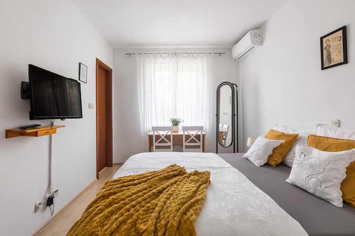 26 M² Ferienwohnung ∙ 1 Schlafzimmer ∙ 2 Gäste - Podstrana