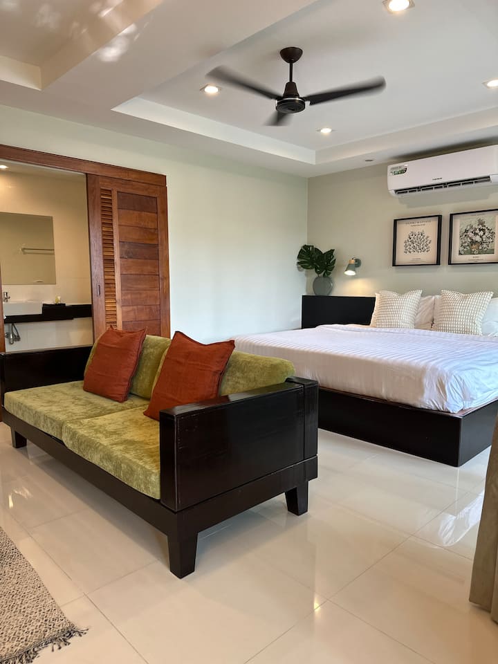 Beach Retreat 1bd Serviced Apartment With Terrace - Provincia de Phuket