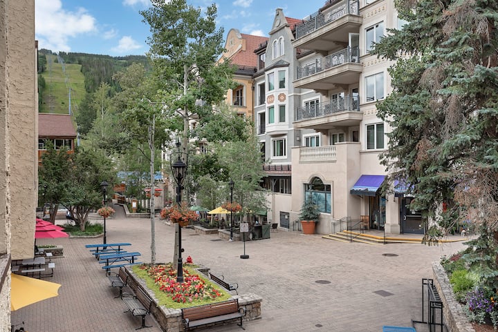 200 Ft. To Gondola! Parking/balcony/fireplace/view - Vail, CO