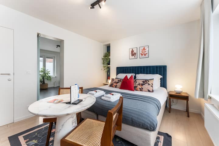 Romy&travis |  Bright And Luxurious Room | - Bruges