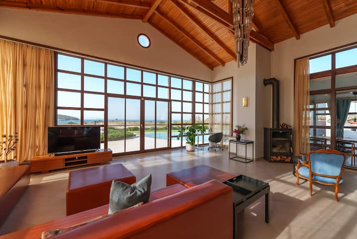 Seafront Villa Large Swimming Pool Steps Tothe Sea - Alaçatı