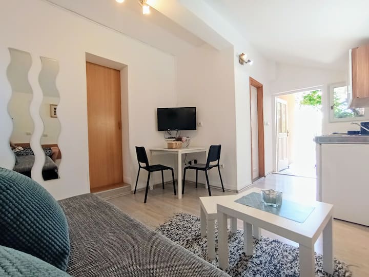 Apartment For 3 People, One Bedroom, Wifi, A1 - Fažana