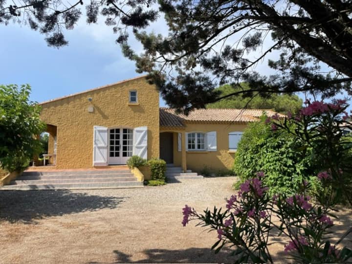 Villa P.p  Sur 2000 M2 De Terrain - Vias