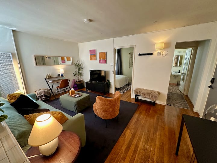 Classically Cool Apartment On College Ave - Berkeley, CA
