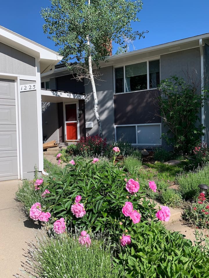 Beautiful South Boulder Home - Boulder, CO