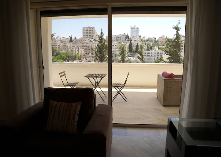 Elegant 2-bedroom In Weibdeh + Panoramic Terrace - Jordanie