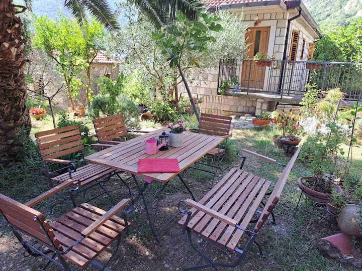 Beautiful Stone House Near The Sea Apartman 2 - Kotor