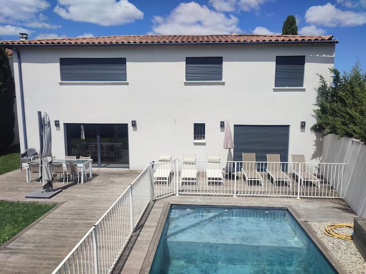 Luxueuse Villa Moderne Avec Piscine - Alès