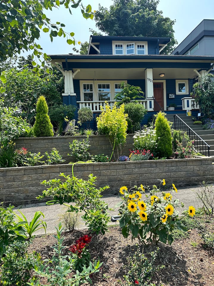 Close To Everything: 2 Beds/1 Bath, Very Private! - Seattle, WA
