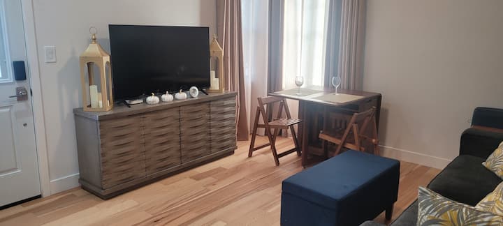 Extremely Chill Remodeled One Bedroom Suite - Long Beach, CA