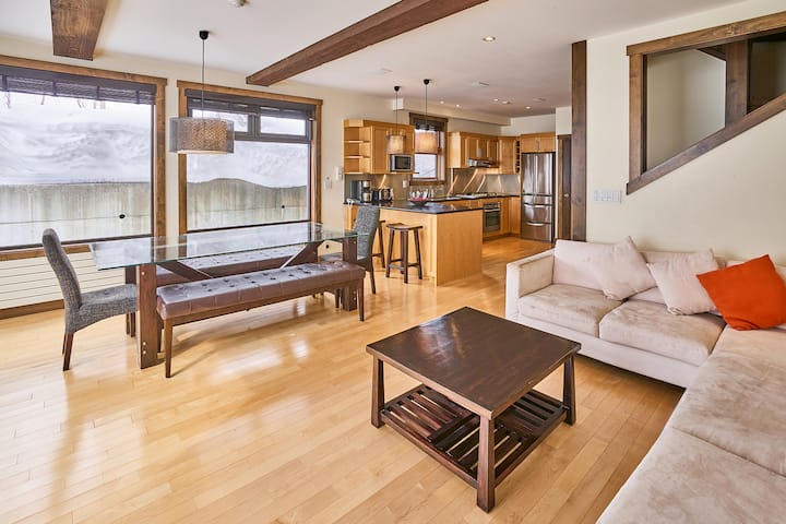 Tsuru 5 Bedroom House - Niseko