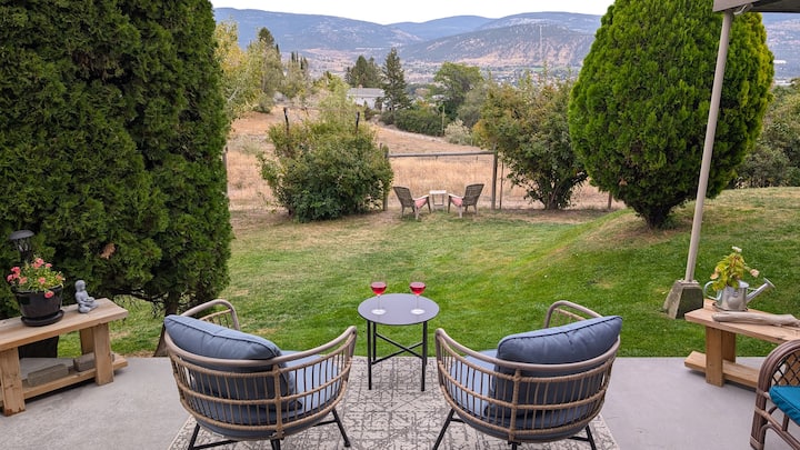 Nature's Window: Super Spacious 2-bed View Suite - Penticton