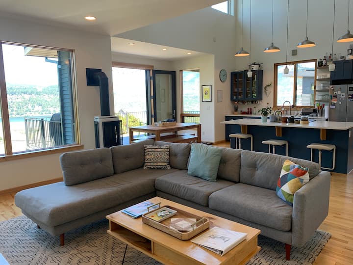 Bright & Airy With A View. Walk To Town, Pets Ok! - Hood River, OR