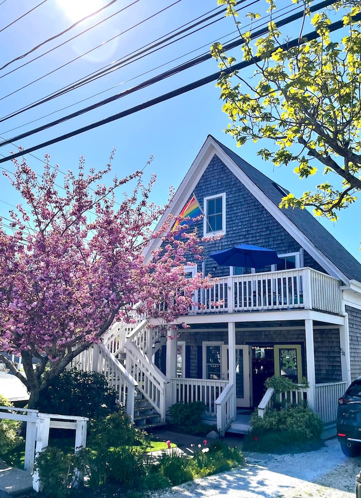 In-town Condo Close To Everything! - Provincetown, MA