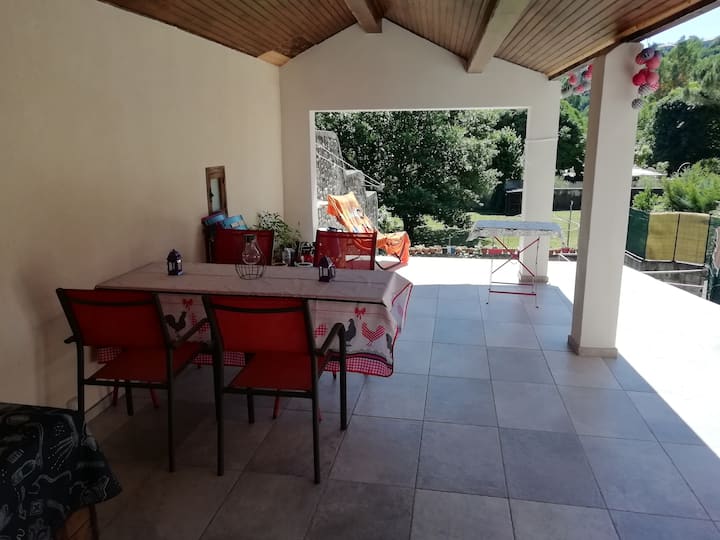 Aubenas Comme Une Maison: Terrasse 30m2 - Aubenas