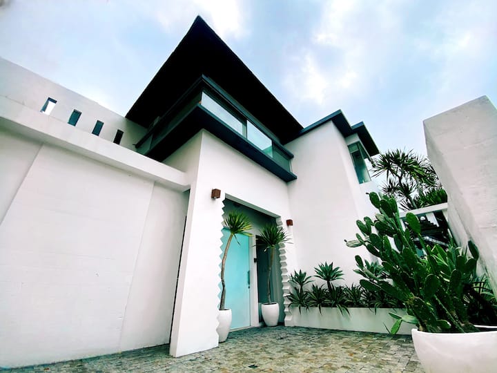 Isla De Lugo 3 Bdrm Between Seminyak & Canggu - Bali