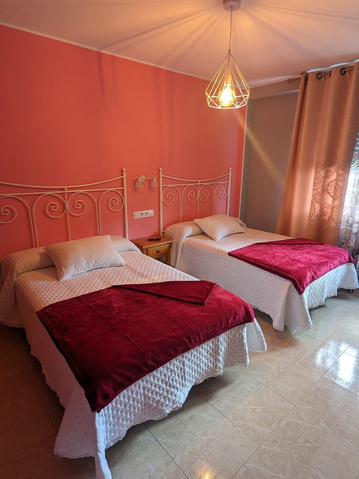 Nice Triple Bedroom In Quiet Surroundings - Laxe (Lage)