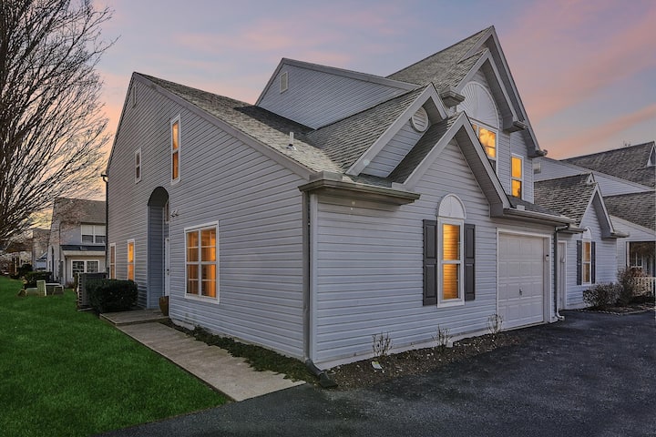 Eagles Landing  5 Br/3.5 Ba With Parking - Rehoboth Beach, DE