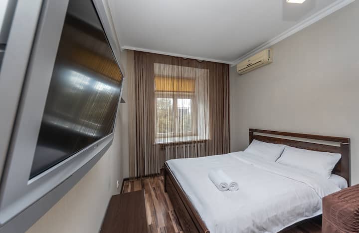 2 Room Lux Near Palace Of Ukraine - Kiew