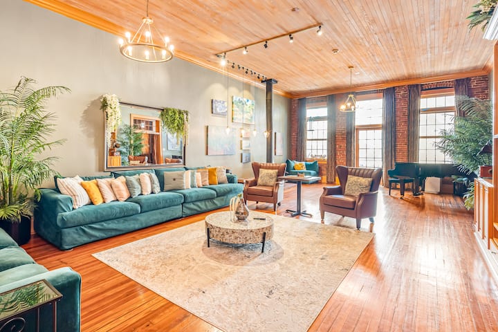 Upstairs On Palafox - Downtown Pensacola - Pensacola, FL