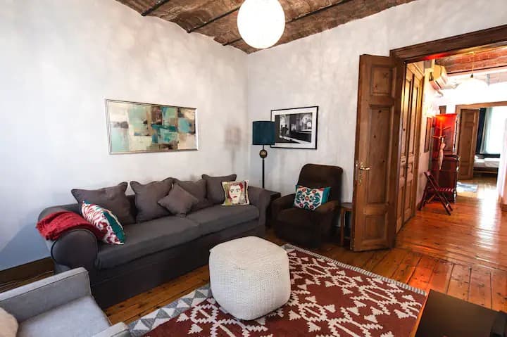 Historic Spacious Galata Apartment 2+1 - Karaköy