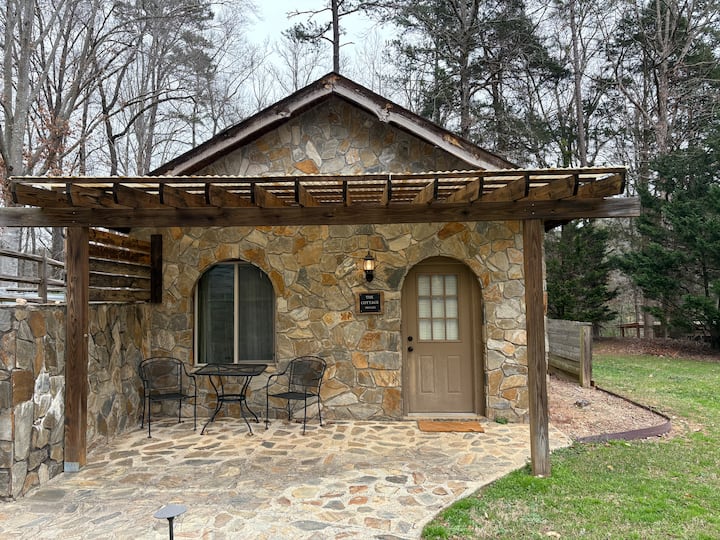 Romantic Cottage Getaway On 40-acre Farm - Concord, NC