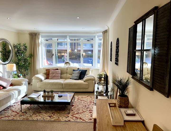 Beach Retreat - Beautiful 2 Bed Apartment - Bournemouth