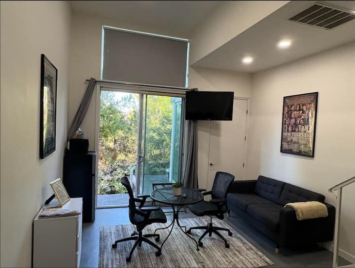 Private Guest Suite- Top Of Hollywood Hills - Burbank, CA