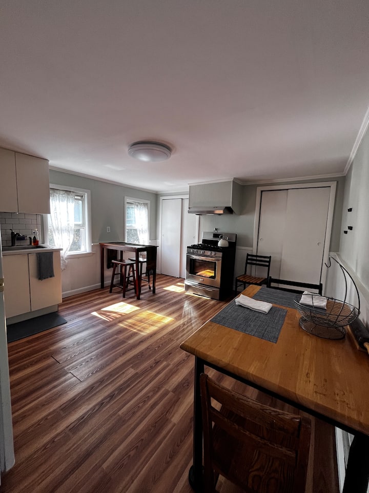 Private, Quiet 1br Downtown. Walk Everywhere! - Salem, MA